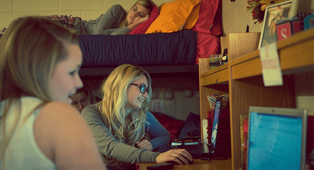 Extroverts vs. introverts: Tips for living in the dorm